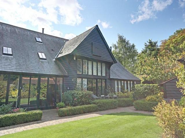 Cage End, Hatfield Broad Oak. 3 bed barn conversion to rent £1,850 pcm £427 pw