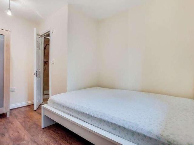 Cahir Street, Canary Wharf, London, E14
