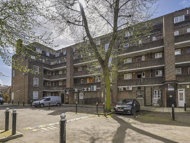 Cahir Street, Isle Of Dogs, London, E14 1 bed flat to rent £1,700 pcm £392 pw