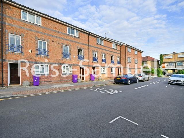 Cahir Street, Isle Of Dogs, London, Isle Of Dogs, Docklands, London E14, 5 bed terraced house to rent, £4,333 pcm | PrimeLocation