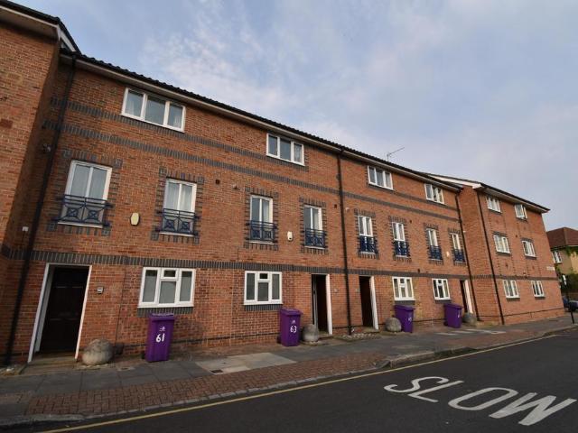 Cahir Street, London E14 5 bed terraced house to rent £3,900 pcm £900 pw