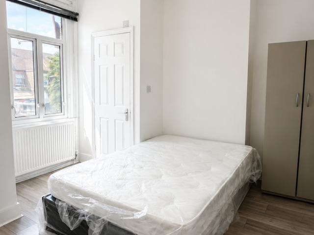 Caithness Road, Mitcham CR4 Studio to rent £1,000 pcm £231 pw