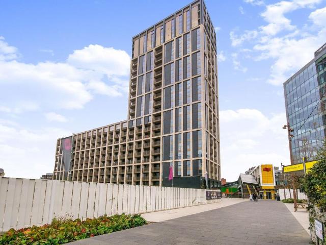 Caithness Walk, Croydon, CR0 2 bed flat to rent £2,300 pcm £531 pw