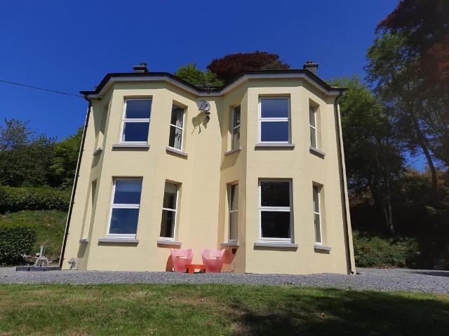 Caio, Llanwrda, Carmarthenshire. 4 bed detached house to rent £1,900 pcm £438 pw