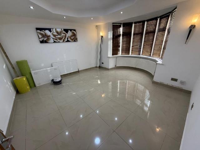 Cairnfield Avenue, London 7 bed house to rent £6,500 pcm £1,500 pw