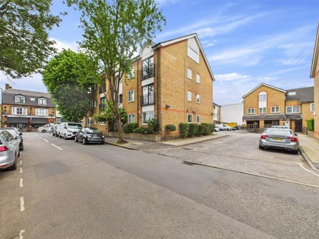 Cairngorm Close, Teddington TW11, 1 bed flat to rent, £1,500 pcm | PrimeLocation