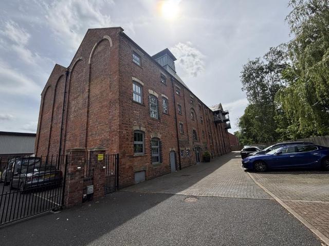 Cairns Close, LICHFIELD, WS14 3 bed apartment to rent £1,795 pcm £414 pw