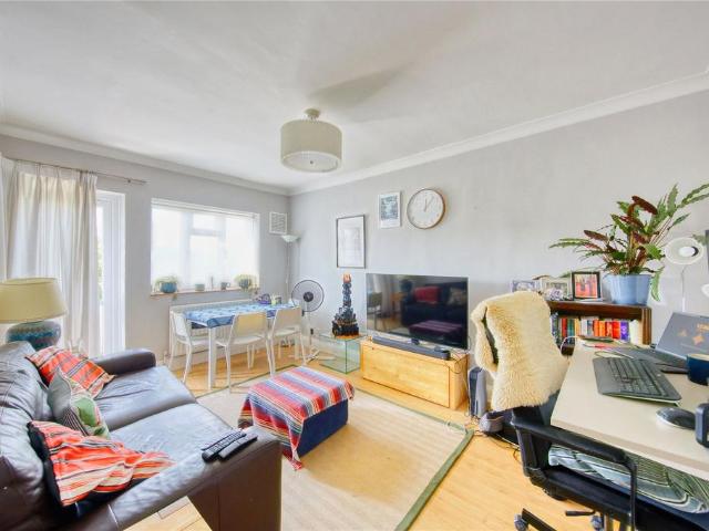 Caistor House, SW12 1 bed property to rent £1,850 pcm £427 pw