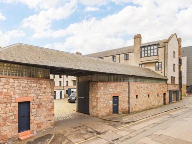 Calton Road, Edinburgh, 2 Bedroom Flat