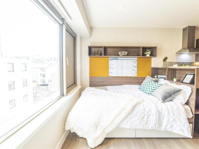 Calton Road, Edinburgh EH8, Studio to rent, £1,512 pcm | PrimeLocation