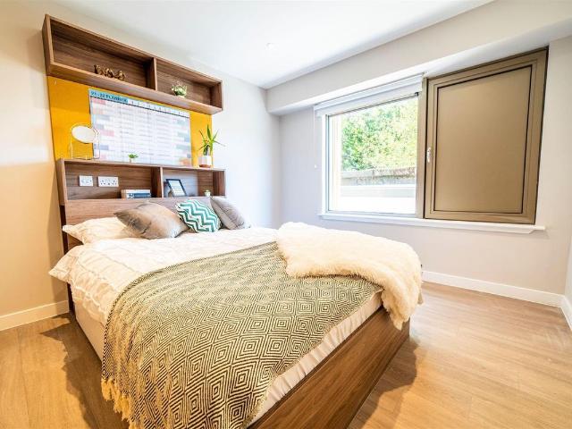 Calton Road, Edinburgh EH8, Studio to rent, £1,512 pcm | PrimeLocation