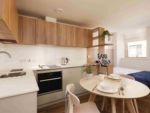 Calton Road, Edinburgh EH8 Studio to rent £1,668 pcm £385 pw