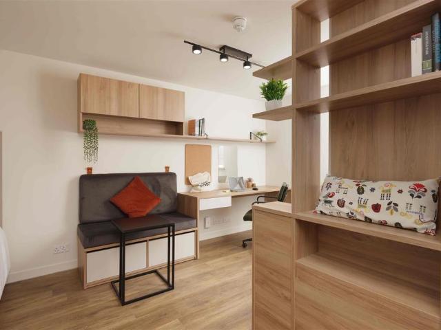 Calton Road, Edinburgh EH8 Studio to rent £1,798 pcm £415 pw