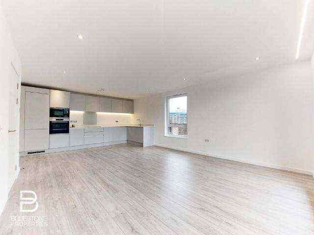 Calum Court, Purley 3 bed apartment to rent £2,199 pcm £507 pw