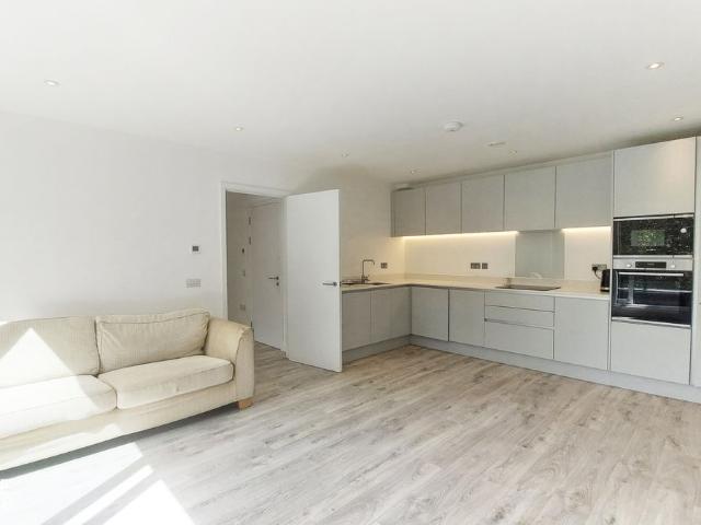 Calum Court, Purley CR8, 2 bed flat to rent, £1,900 pcm | PrimeLocation