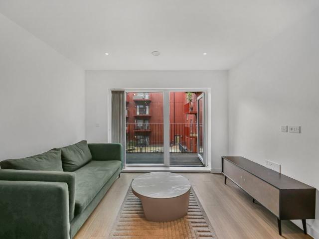 Calvary Court, Woolwich SE18, 3 bed flat to rent, £2,750 pcm | PrimeLocation