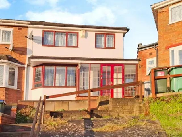 Calverton Grove, Sandwell, B43 5SD, United Kingdom | 3 bed townhouse for rent #139404361 | Rentberry