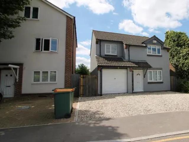 Calverton Primary School, King George Avenue, London, E16 3ET, United Kingdom | 5 bed house for rent #139332512 | Rentberry