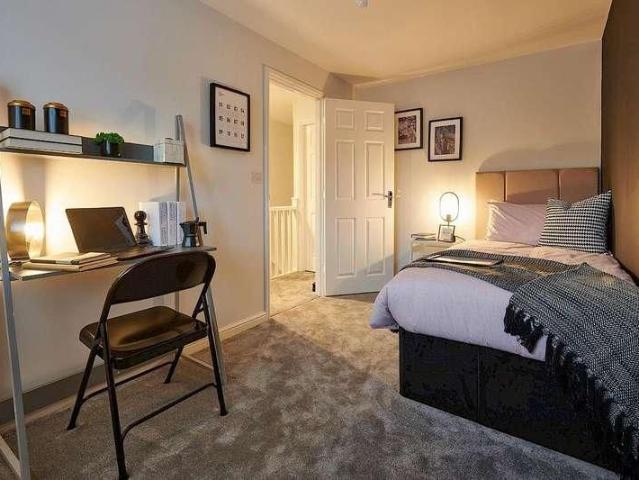 Calverley Crescent, Bradford, BD4