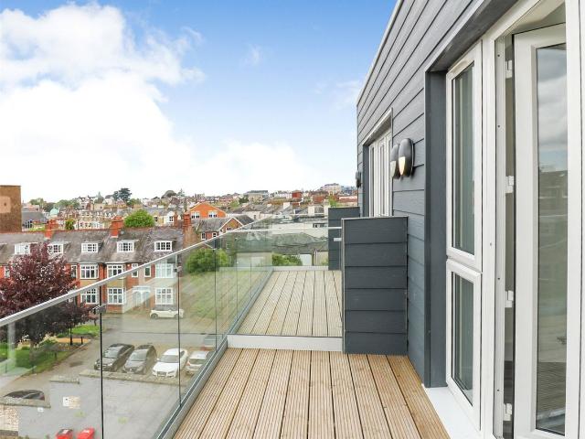 Calverley Road, Tunbridge Wells, Kent TN1, 1 bed flat to rent, £1,400 pcm | PrimeLocation