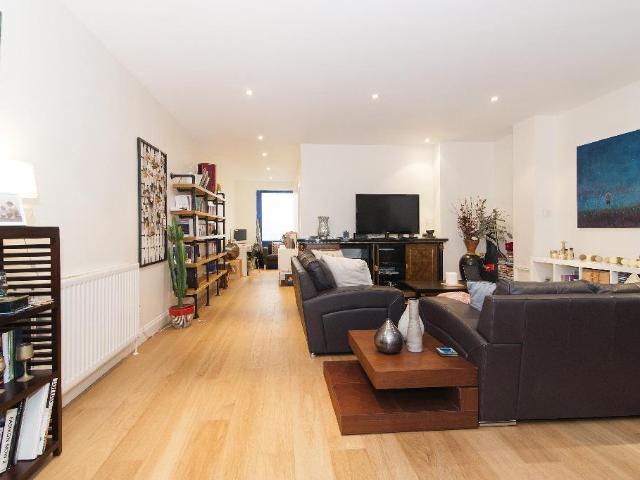 Calvin Street, Shoreditch, London, E1 3 bed apartment to rent £4,500 pcm £1,038 pw