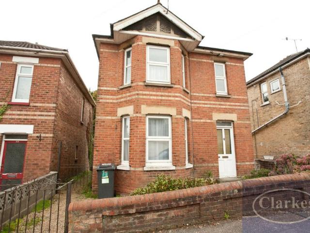 Calvin Road, Winton 4 bed detached house to rent £1,790 pcm £413 pw