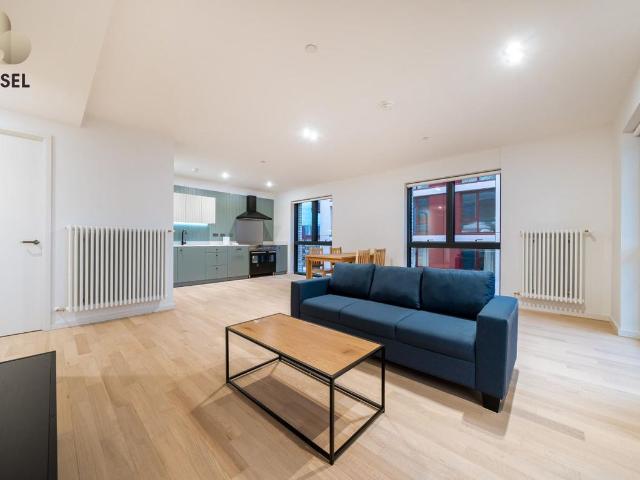 Calville House, Brentford TW8, 2 bed flat to rent, £2,899 pcm | PrimeLocation