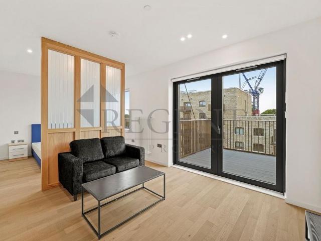 Calville House, Ronalds Road, TW8 Studio to rent £1,800 pcm £415 pw