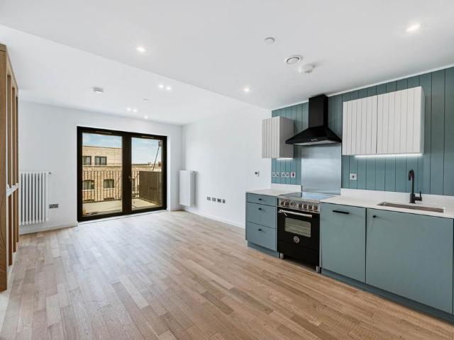 Calville House, Ronalds Way, The. Studio to rent £1,900 pcm £438 pw