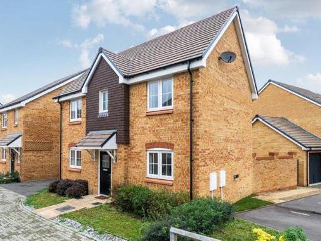 Calcot M J Access, Berkshire, 3 Bedroom Detached