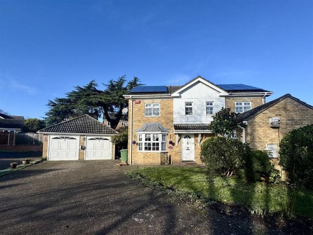 Caldecot Avenue, Cheshunt, Waltham Cross 5 bed detached house to rent £2,975 pcm £687 pw