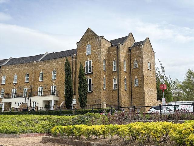 Caldecotte Lake, Milton Keynes MK7, 3 bed flat to rent, £1,895 pcm | PrimeLocation