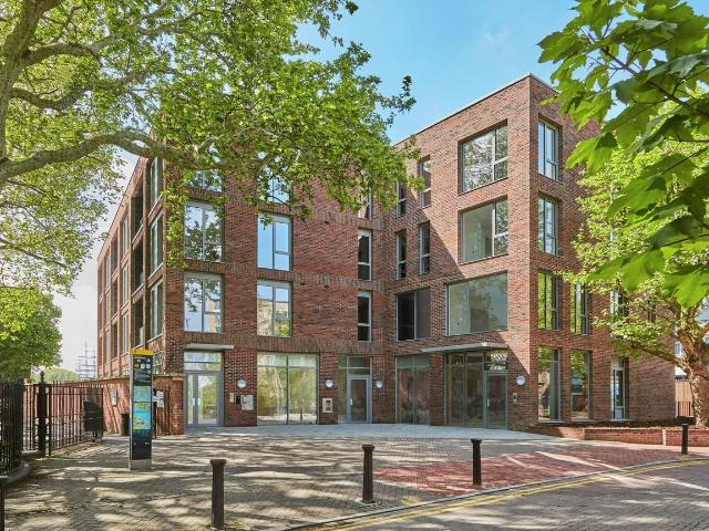 Calders Wharf, Isle Of Dogs, London E14, 2 bed flat to rent, £2,701 pcm | PrimeLocation