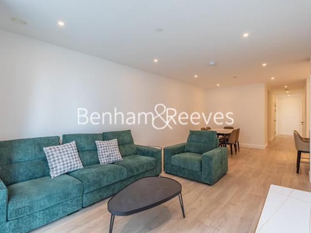 Caldon Boulevard, Wembley HA0 3 bed apartment to rent £2,800 pcm £646 pw