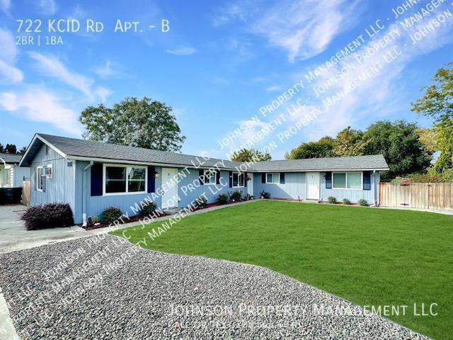 Caldwell 2 Bedroom Apartment with Yard & Off Street Parking