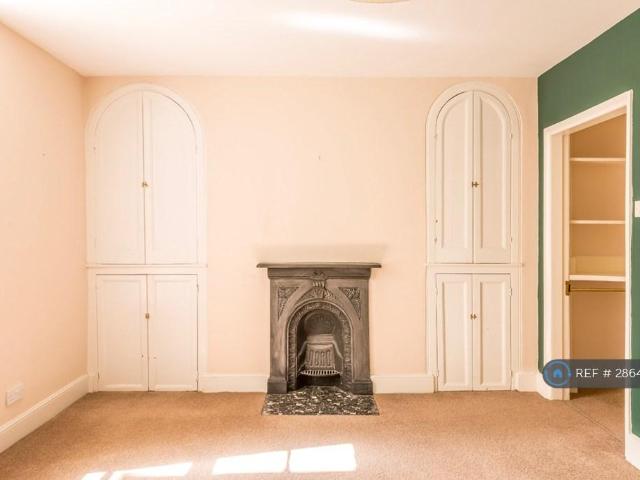 Caledonia Place, Bristol, BS8 3 bed flat to rent £2,100 pcm £485 pw