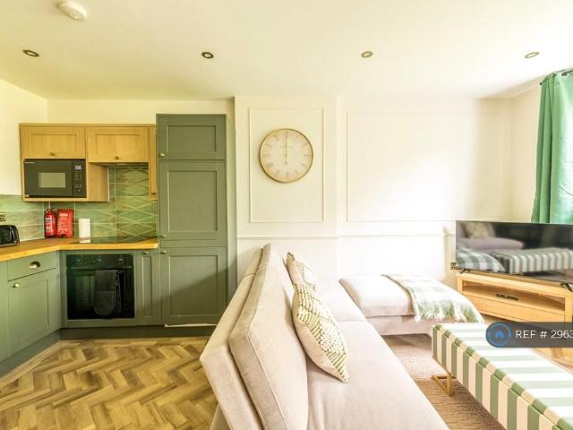 Caledonia Place, Bristol, BS8 3 bed flat to rent £2,400 pcm £554 pw
