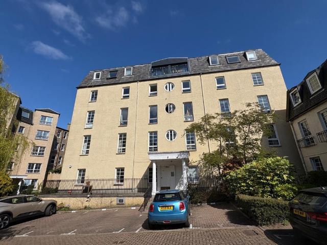 Caledonian Crescent, Dalry EH11 3 bed flat to rent £2,100 pcm £485 pw