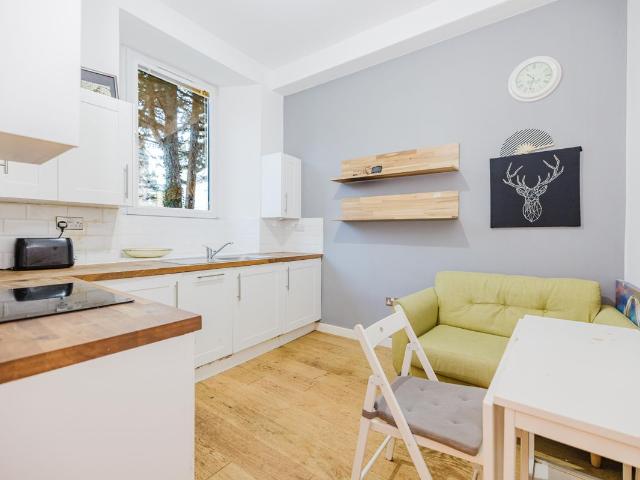 Caledonian Place, Edinburgh EH11, 1 bed flat to rent, £975 pcm | PrimeLocation