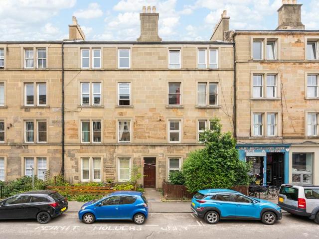 Caledonian Place, Haymarket. 3 bed flat to rent £2,250 pcm £519 pw