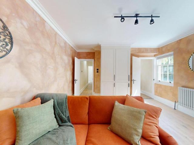 Caledonian Road 2 bed flat to rent £3,400 pcm £785 pw