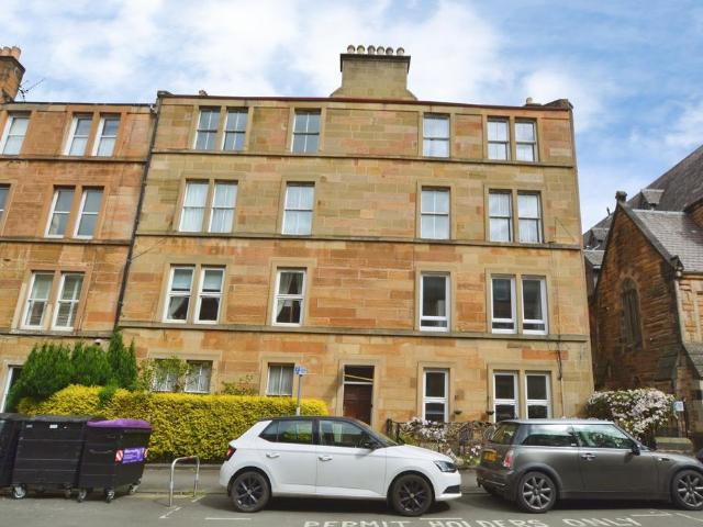 Caledonian Road, Edinburgh, EH11 3 bed flat to rent £1,750 pcm £404 pw