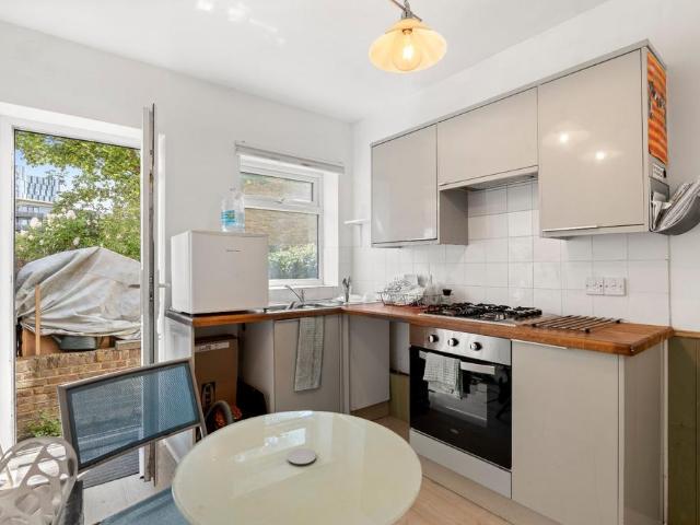 Caledonian Road, Islington, London 2 bed end of terrace house to rent £2,750 pcm £635 pw