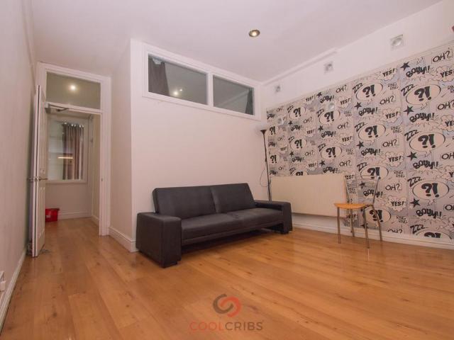 Caledonian Road, Islington, London. 3 bed flat to rent £2,817 pcm £650 pw