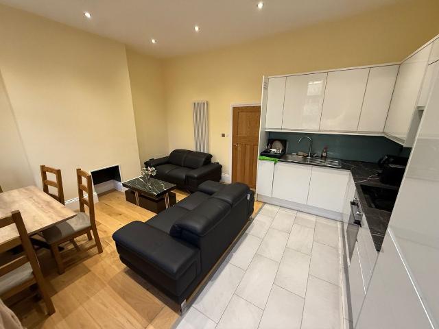 Caledonian Road, London N7, 4 bed flat to rent, £4,750 pcm | PrimeLocation
