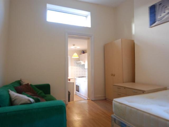 Caledonian Road, London N1, Studio to rent, £1,350 pcm | PrimeLocation