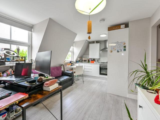 Caledonian Road, London, N1 1 bed flat to rent £2,200 pcm £508 pw