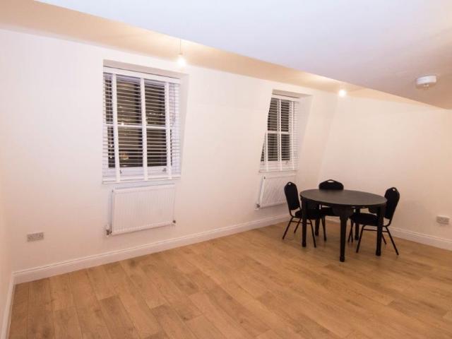 Caledonian Road, London N1, 3 bed flat to rent, £3,250 pcm | PrimeLocation