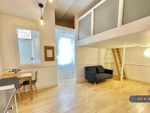 Caledonian Road, London, Studio Flat For