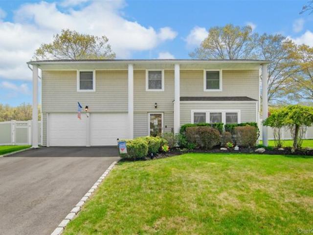 Calicotree Ln, Coram, Home For Sale